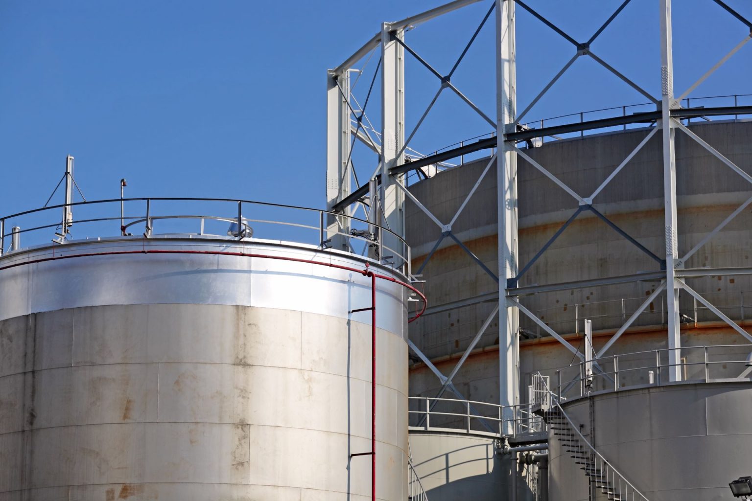 Storage Tank Inspection Efficiency and Safety with Advanced ROV Solutions